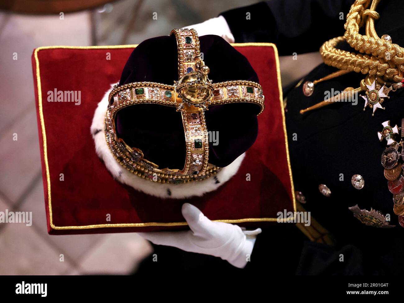 The 17th century St Edward's Crown is carried for Britain's King ...