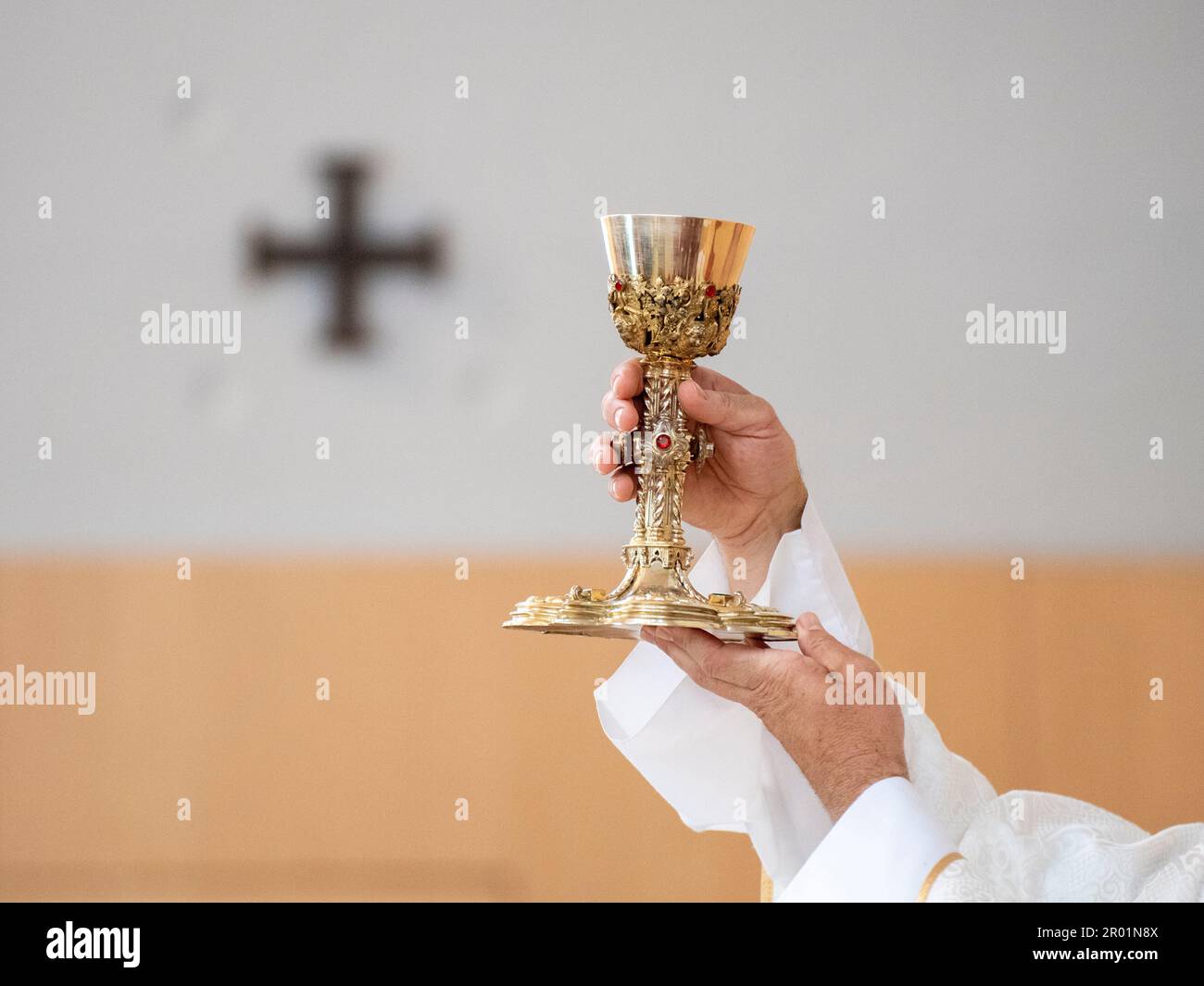 Consécration du vin, Eucharistie, Parròquia de Santa Maria Assumpta ...