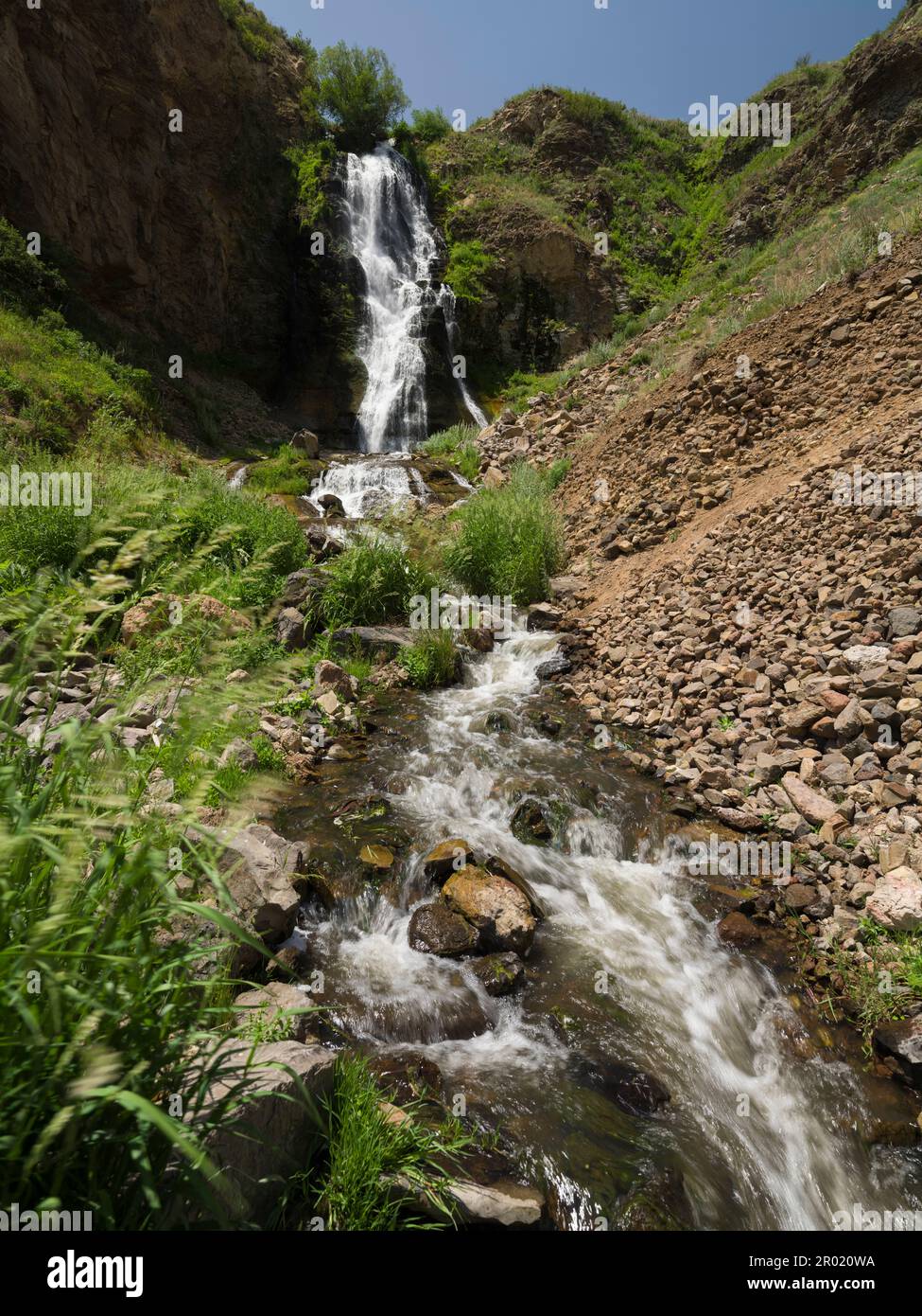 Cascade de Susuz près de la ville de Kars. Saison d'été. Cascades ...