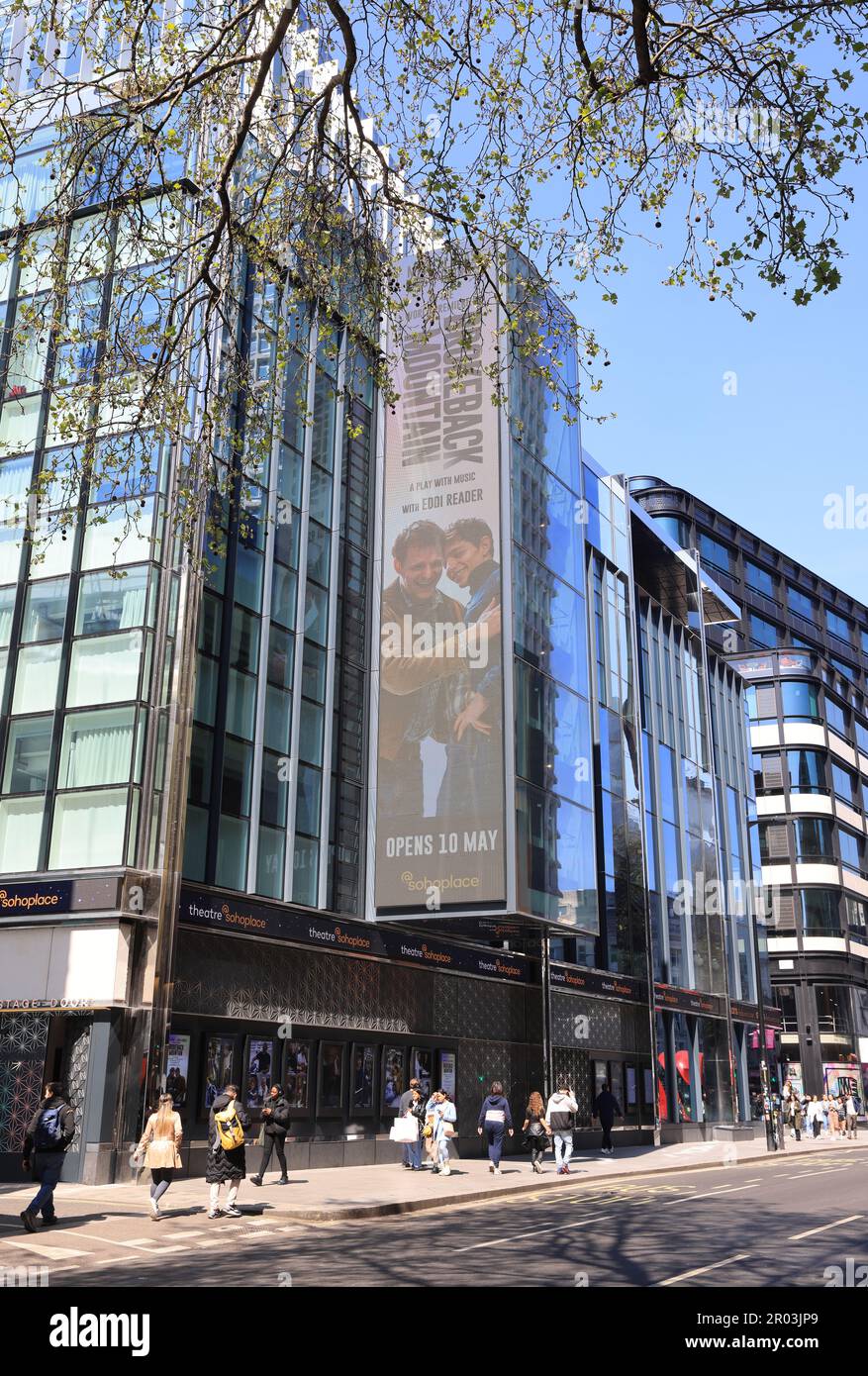 Le nouveau théâtre de Soho place, un plazza public nouvellement créé ...