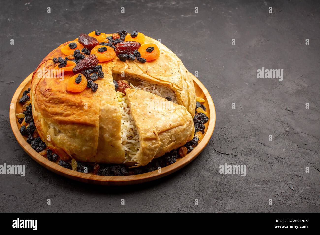 vue de face shakh plov délicieux repas de riz cuit à l'intérieur de la ...