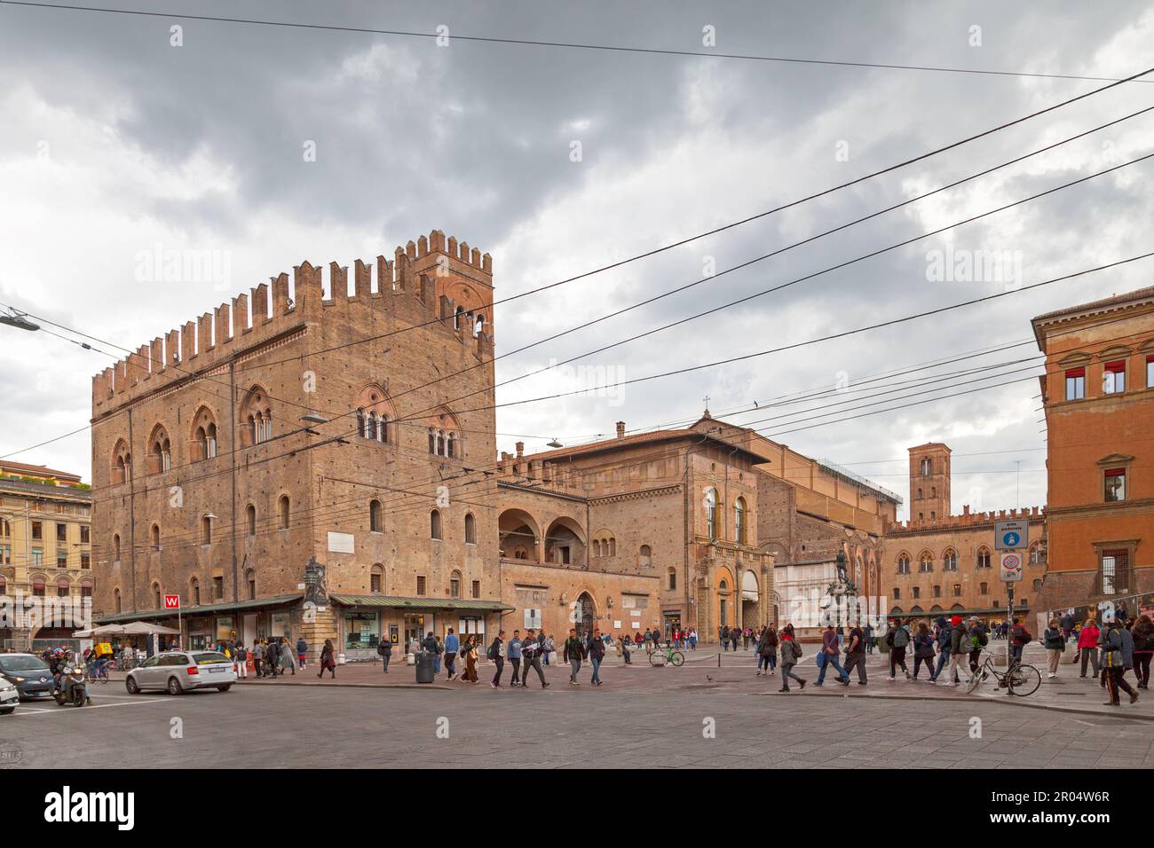 Bologne, Italie - 03 avril 2019 : le Palazzo Re Enzo est un palais de la vieille ville en face ...