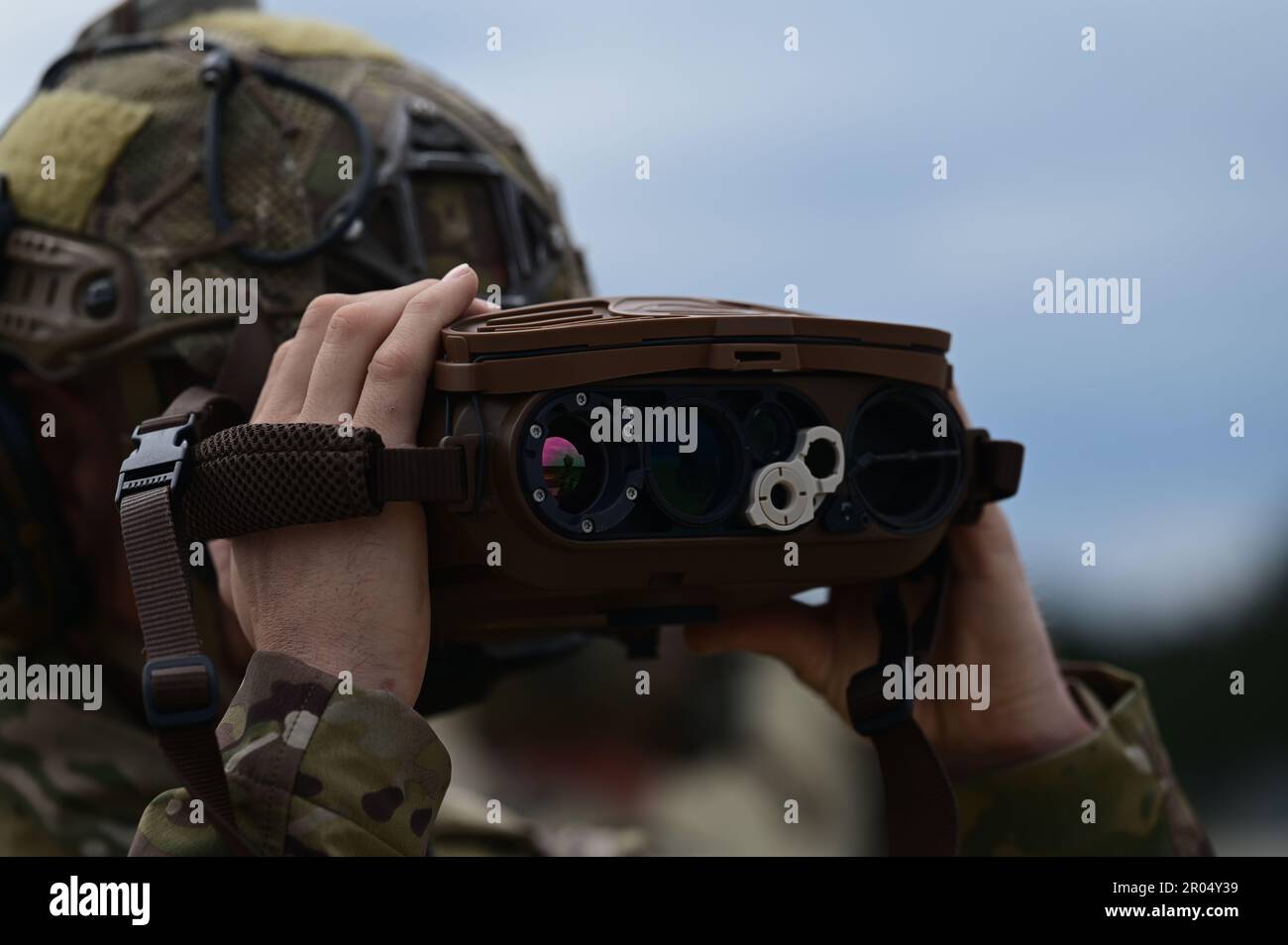 Un membre du Régiment des opérations spéciales de l'armée belge utilise ...