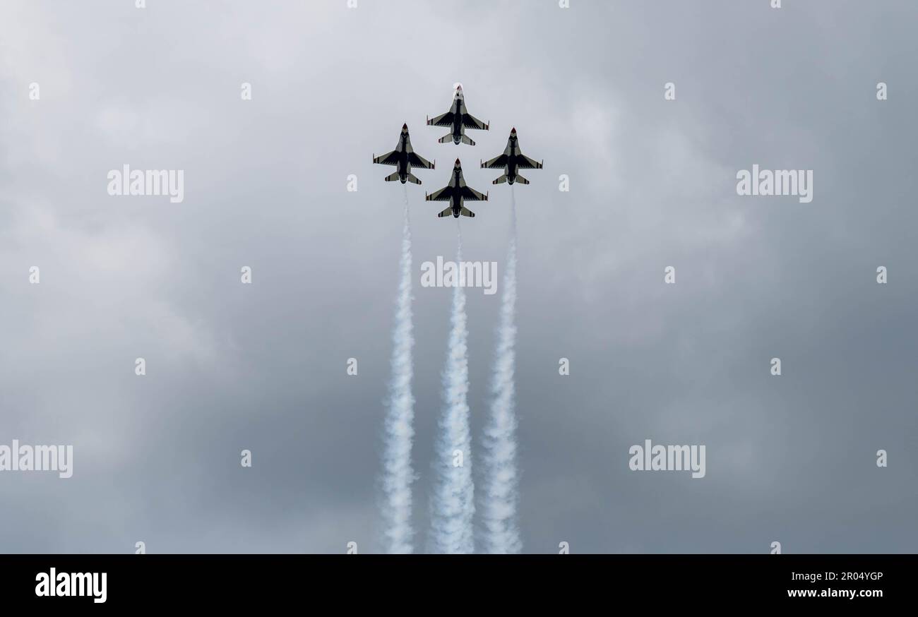 BASE COMMUNE LANGLEY-EUSTIS, VIRGINIE -- les États-Unis L'équipe de ...