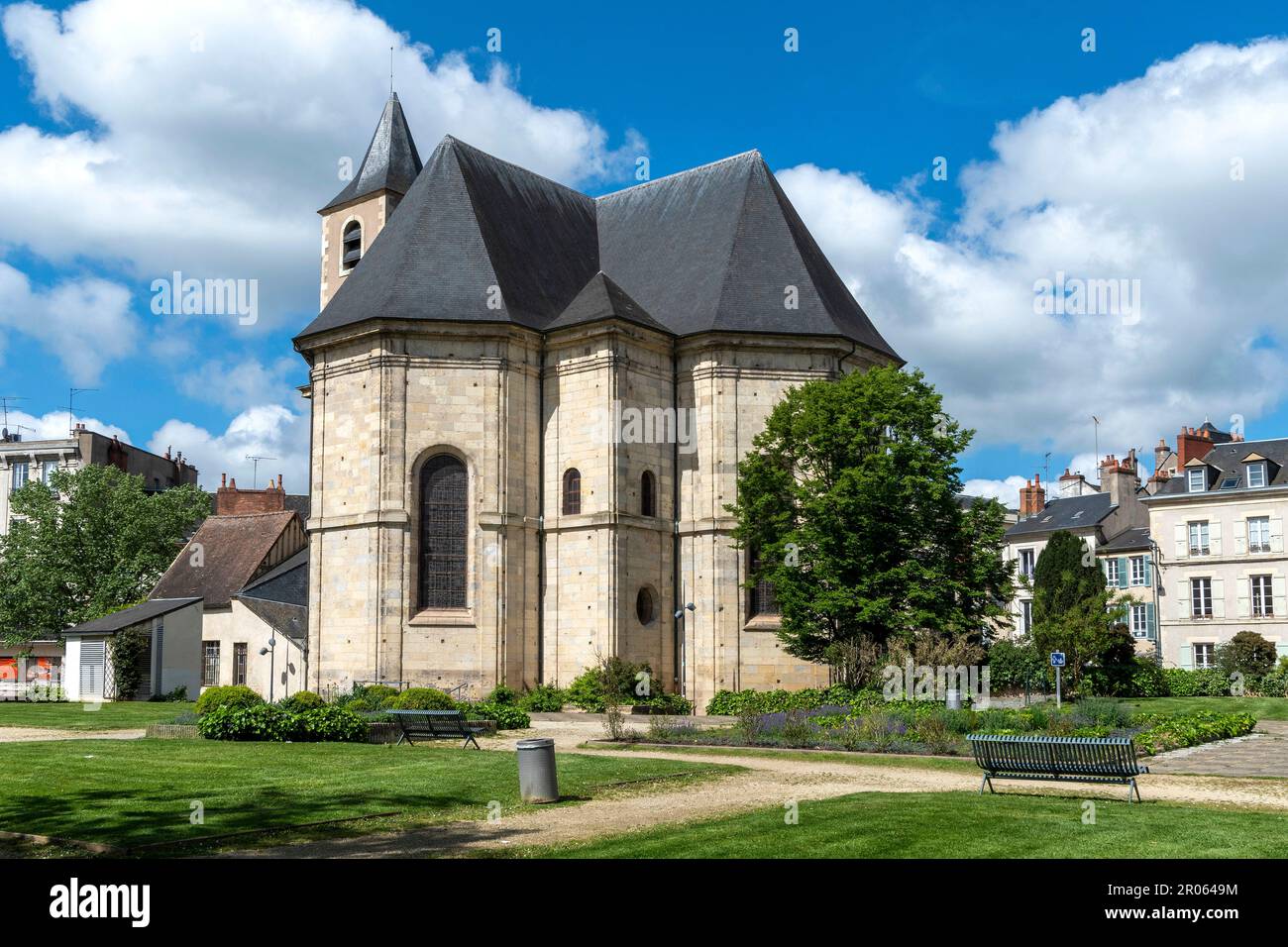Nevers eglise Banque de photographies et d’images à haute résolution ...