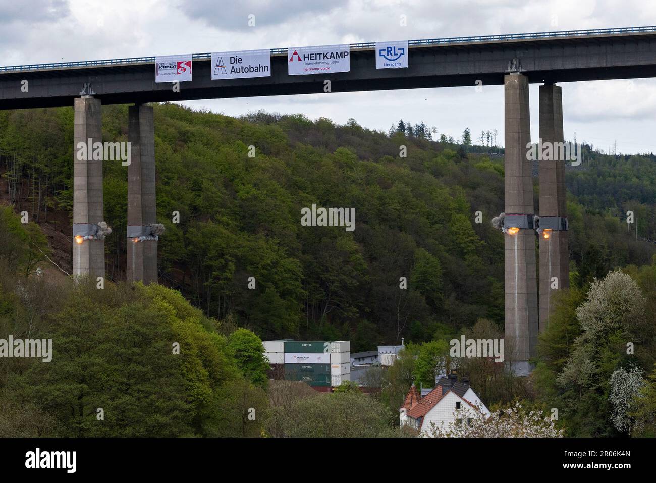 07 mai 2023, Rhénanie-du-Nord-Westphalie, Lüdenscheid: Dynamitage du ...