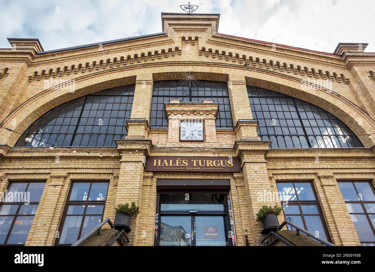 Marché Hall ou façade et entrée de Hales Turgus. Vilnius, Lituanie - 14 ...