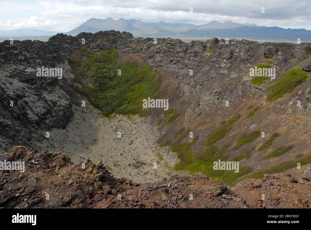 23 juillet 2022, Islande, Snaefellsnes : vue sur le cratère d'Eldborg ...