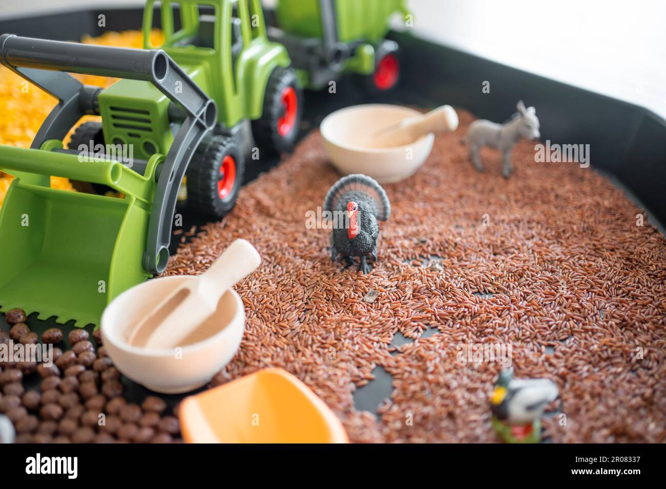 Des flocons sensoriels comme un bac à sable pour jouer. Le ...