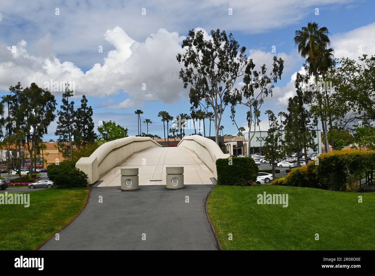 COSTA MESA, CALIFORNIE - 5 MAI 2023 : Unity Bridge, reliant South Coast ...