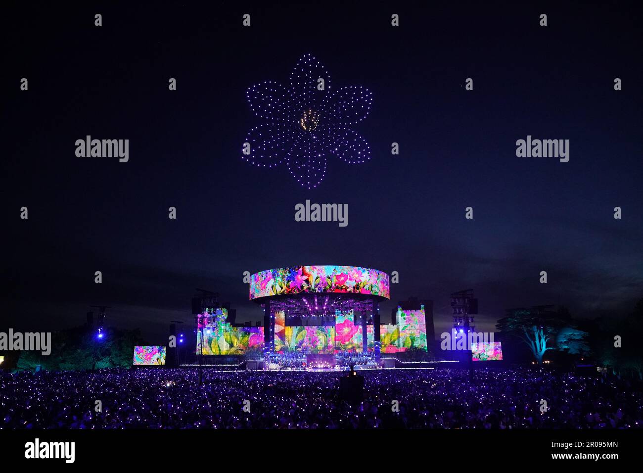 Un spectacle de drone au Coronation concert tenu dans le domaine du ...