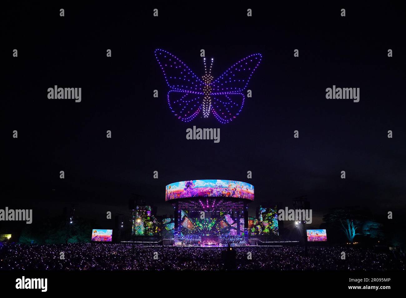 Un spectacle de drone au Coronation concert tenu dans le domaine du ...