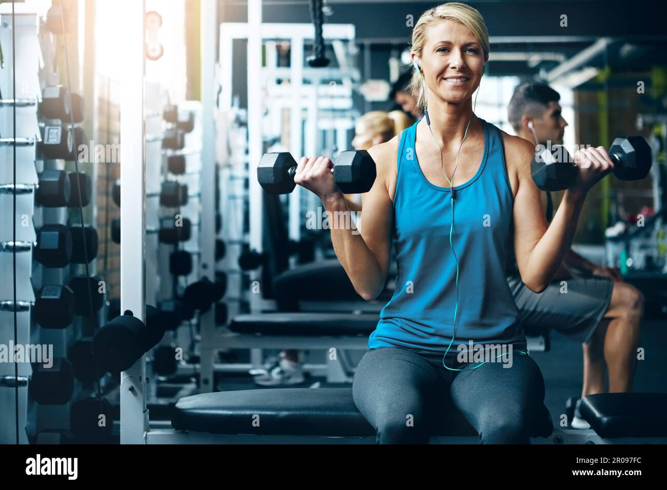 Je me mets dans la meilleure forme de ma vie. une femme qui fait une ...