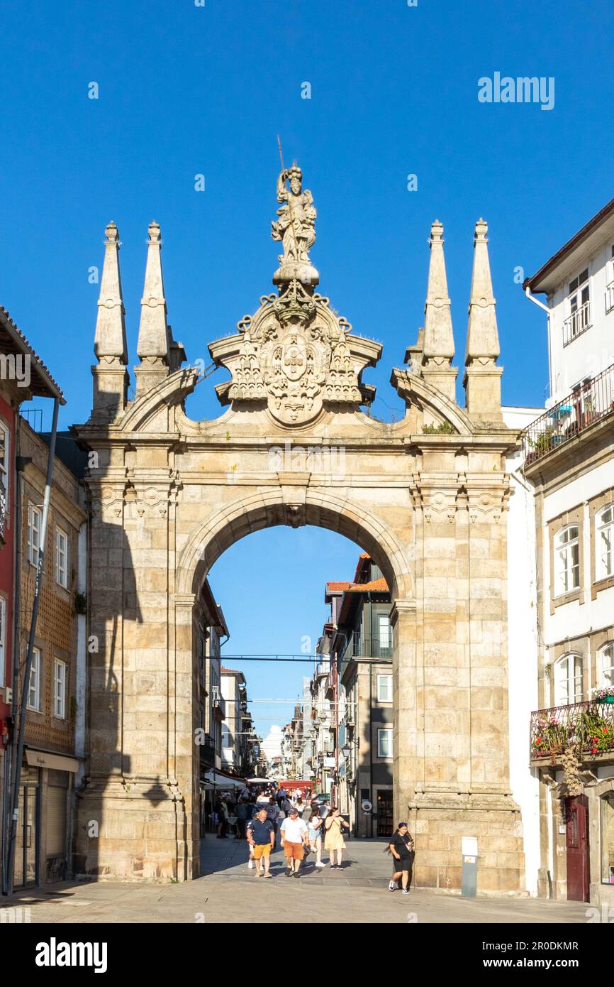 Braga, Portugal - 30 avril 2023 : l'arche de la nouvelle porte, Arco da ...