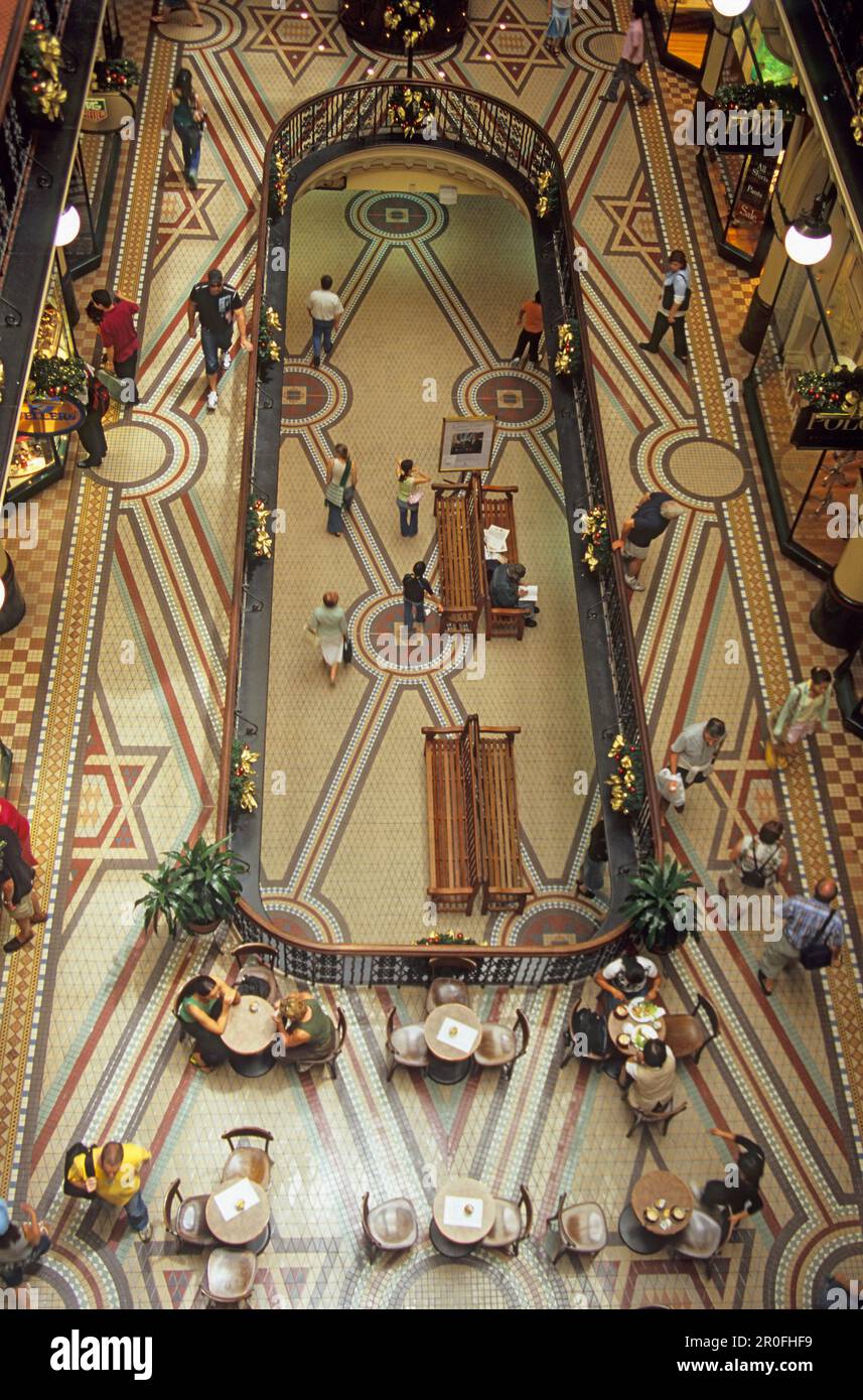 Galerie marchande dans le Queen Victoria Building. C'est l'une des ...