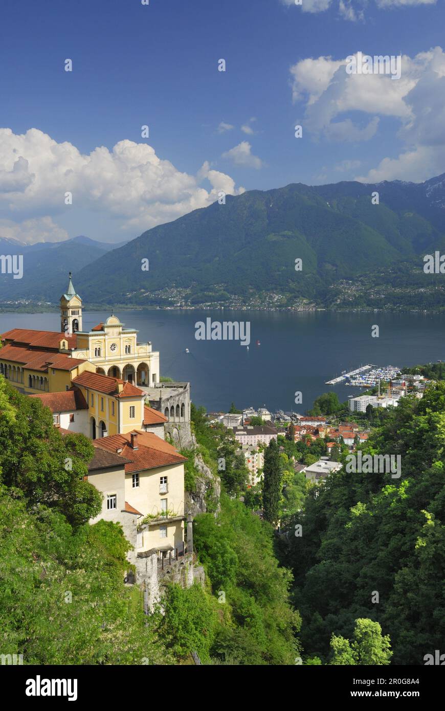 Église de pèlerinage Santa Maria Assunta, Madonna del Sasso, au-dessus ...