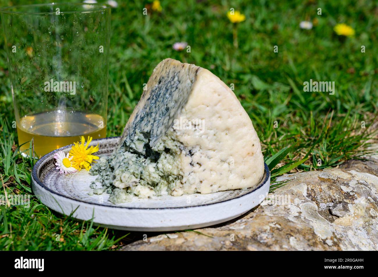 Le fromage de lait de vache bleue Cabrales et le cidre de pomme sont ...