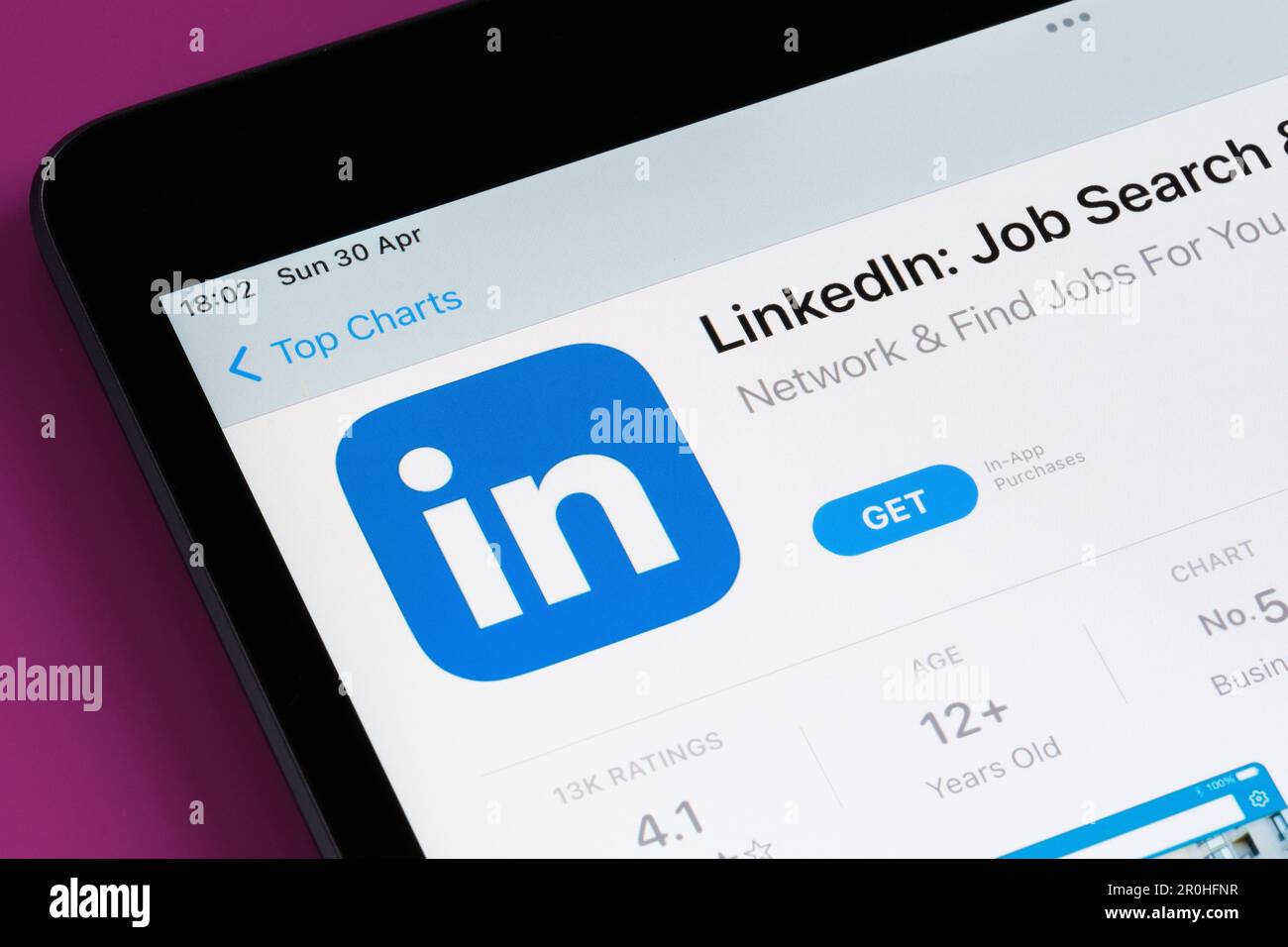Application linkedin vue dans l'App Store sur l'écran de l'ipad. Mise au point sélective ...