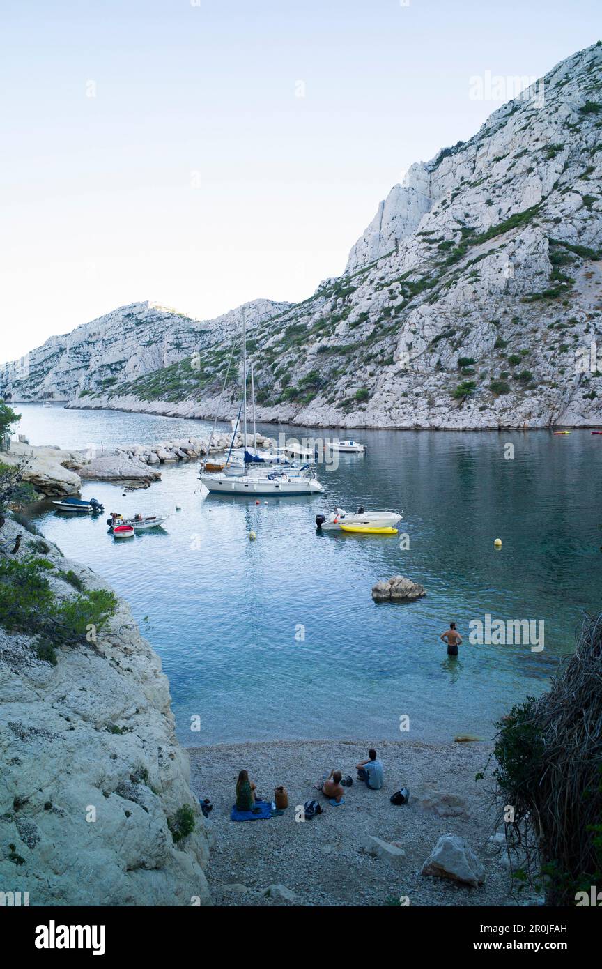 Petite plage de la calanque de morgiou Banque de photographies et d ...