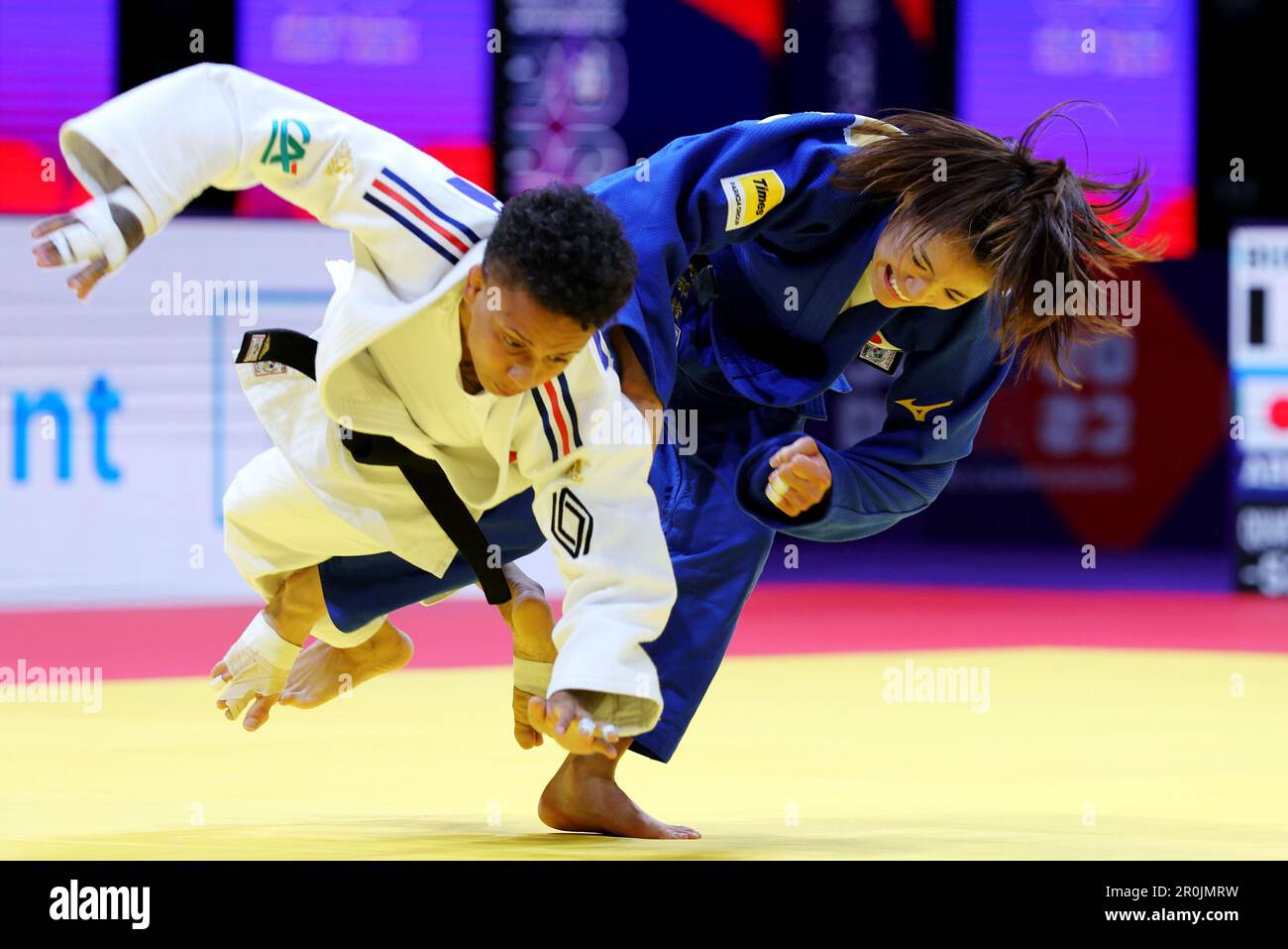 Stade Ali Bin Hamad Al Attiyah, Doha, Qatar. 8th mai 2023. (G-D) Amandine Buchard (FRA), Uta Abe ...