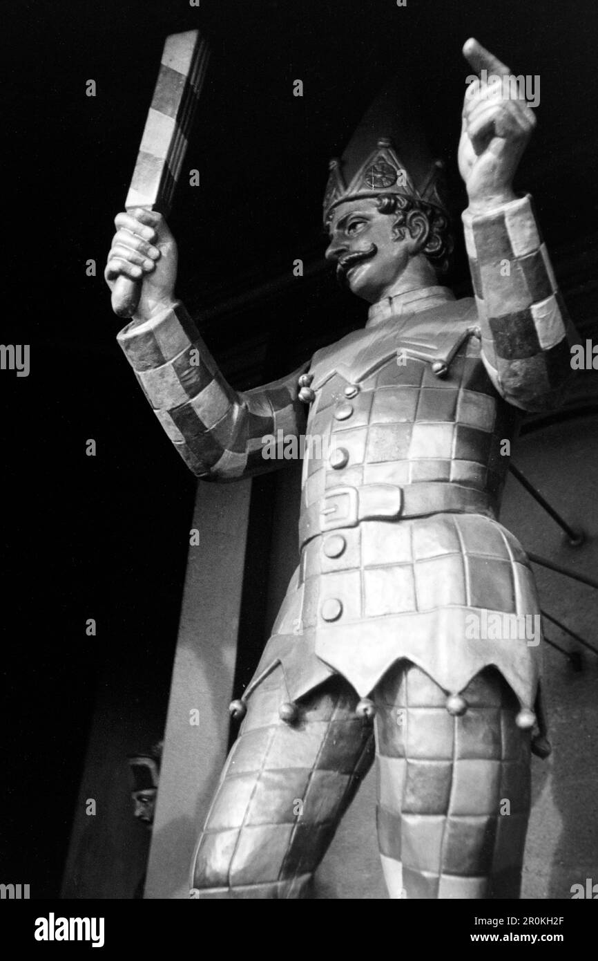 Figur eines tanzenden Narrs im Glockenspiel des Münchner Neuen ...