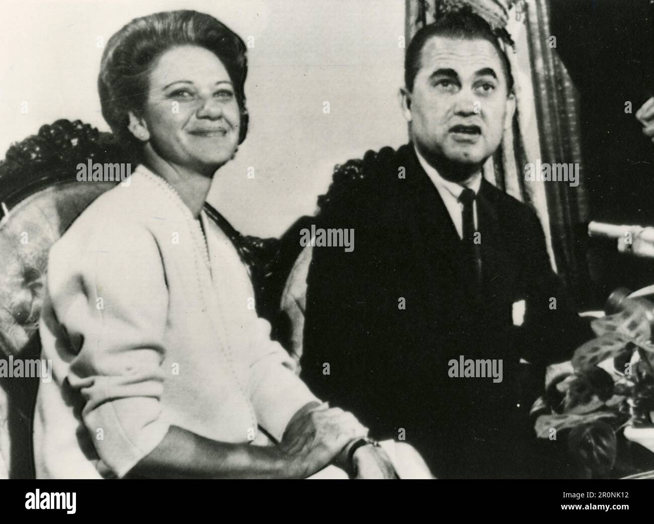 George Wallace, gouverneur de l'Alabama, et sa femme à une conférence ...