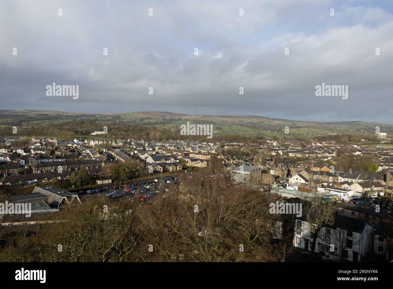La ville de Clitheroe vue du château de Clitheroe dans la vallée de ...