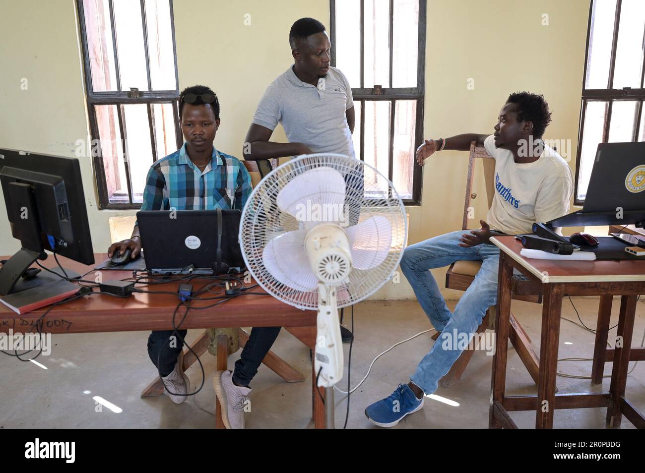 KENYA, Turkana, ICT Campus von Loropio, Initiative Learning Lions ...