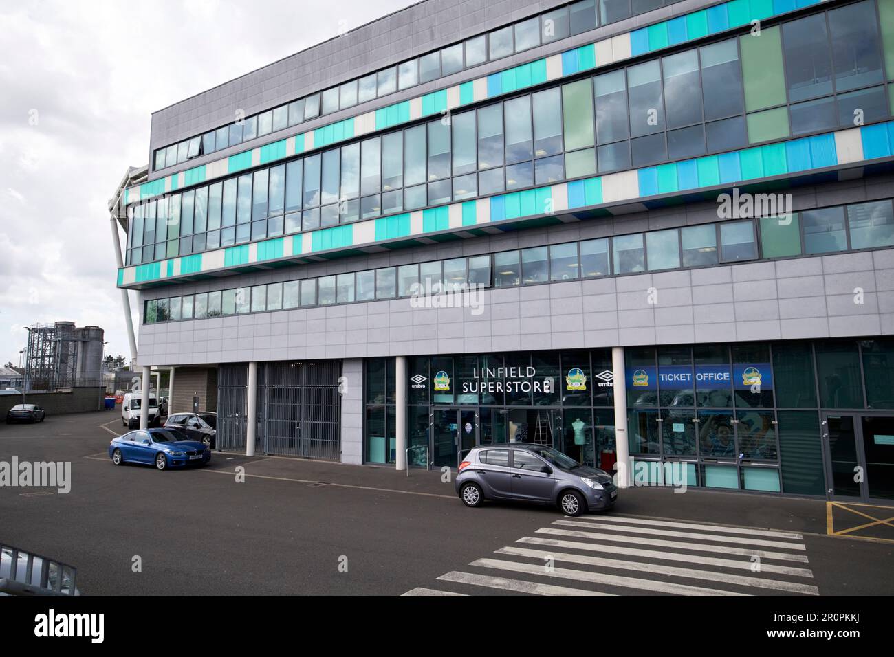 Le magasin supérieur de linfield au stade national de football de ...