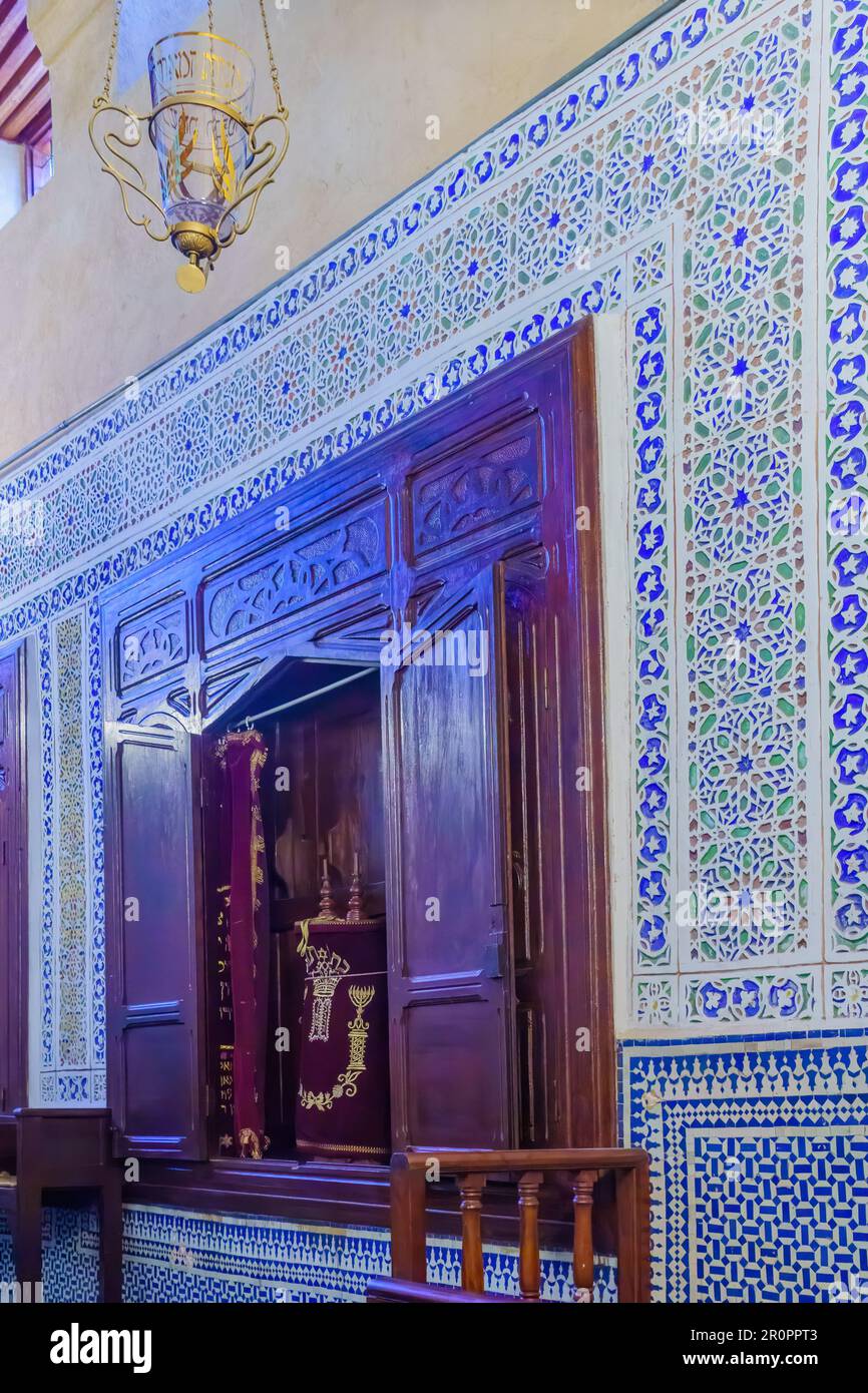 FES, Maroc - 31 mars 2023 : vue de l'intérieur de la synagogue Aben ...