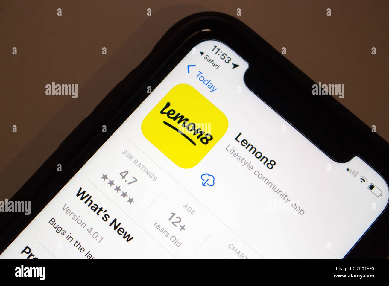 Icône de l'application Lemon8 visible dans un App Store sur l'écran d'un iPhone. Lemon8 est une ...