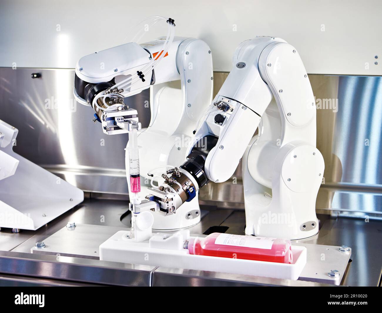 Robot médical Banque de photographies et d’images à haute résolution ...