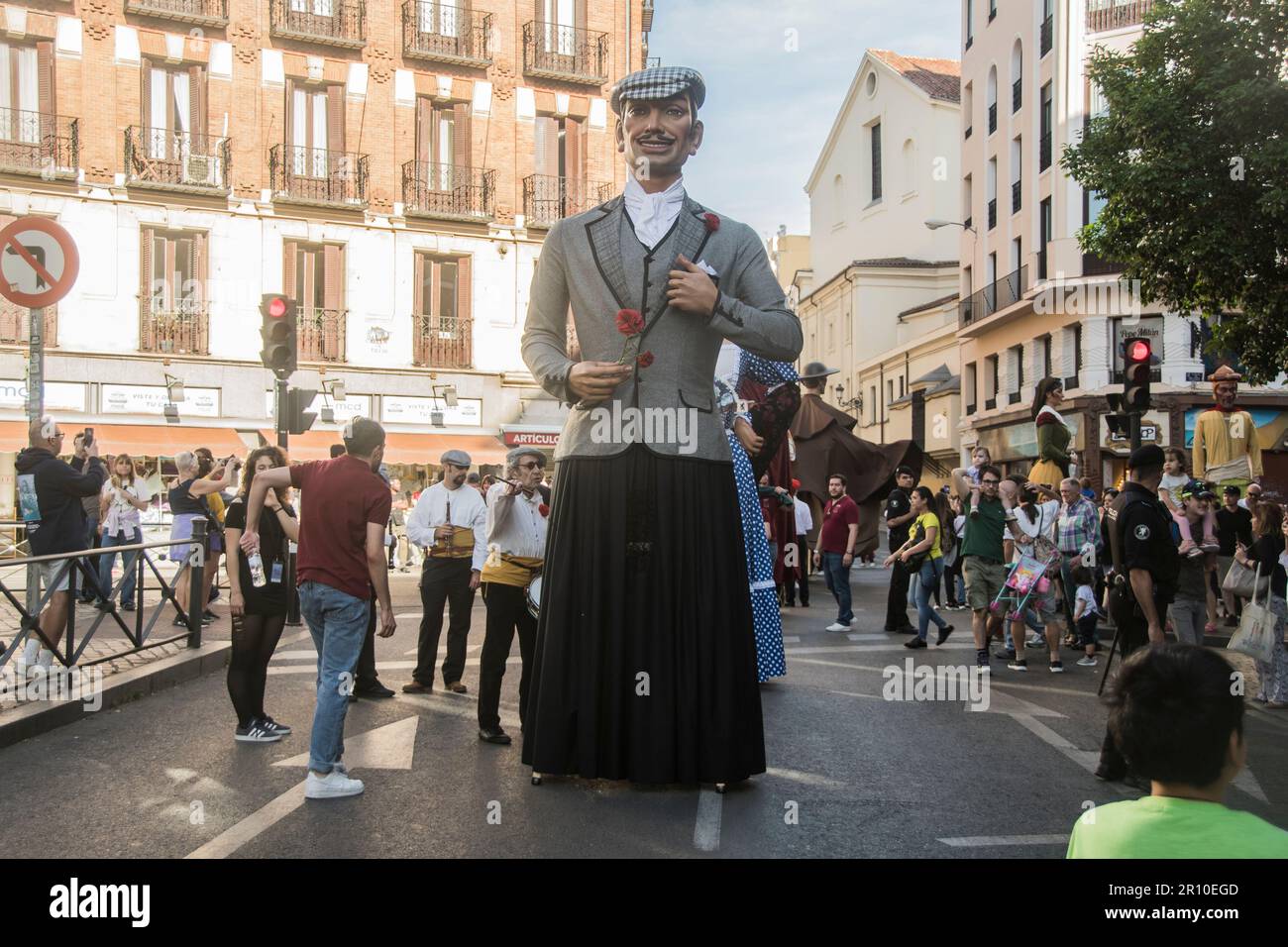 Une parade pour le plaisir des jeunes et des vieux, composée de géants et de bigheads qui ont ...