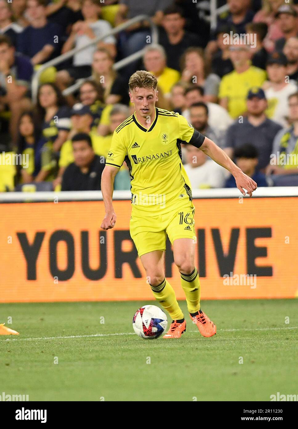 10 mai 2023: Le défenseur de Nashville SC Laurence Wyke (16) dribbles ...