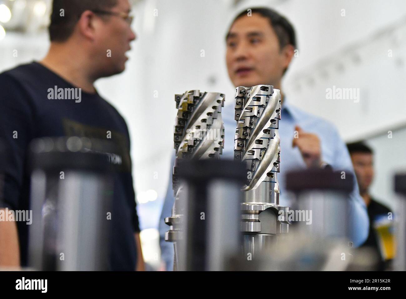 YANTAI, CHINE - 11 MAI 2023 - les visiteurs apprennent à connaître un ...