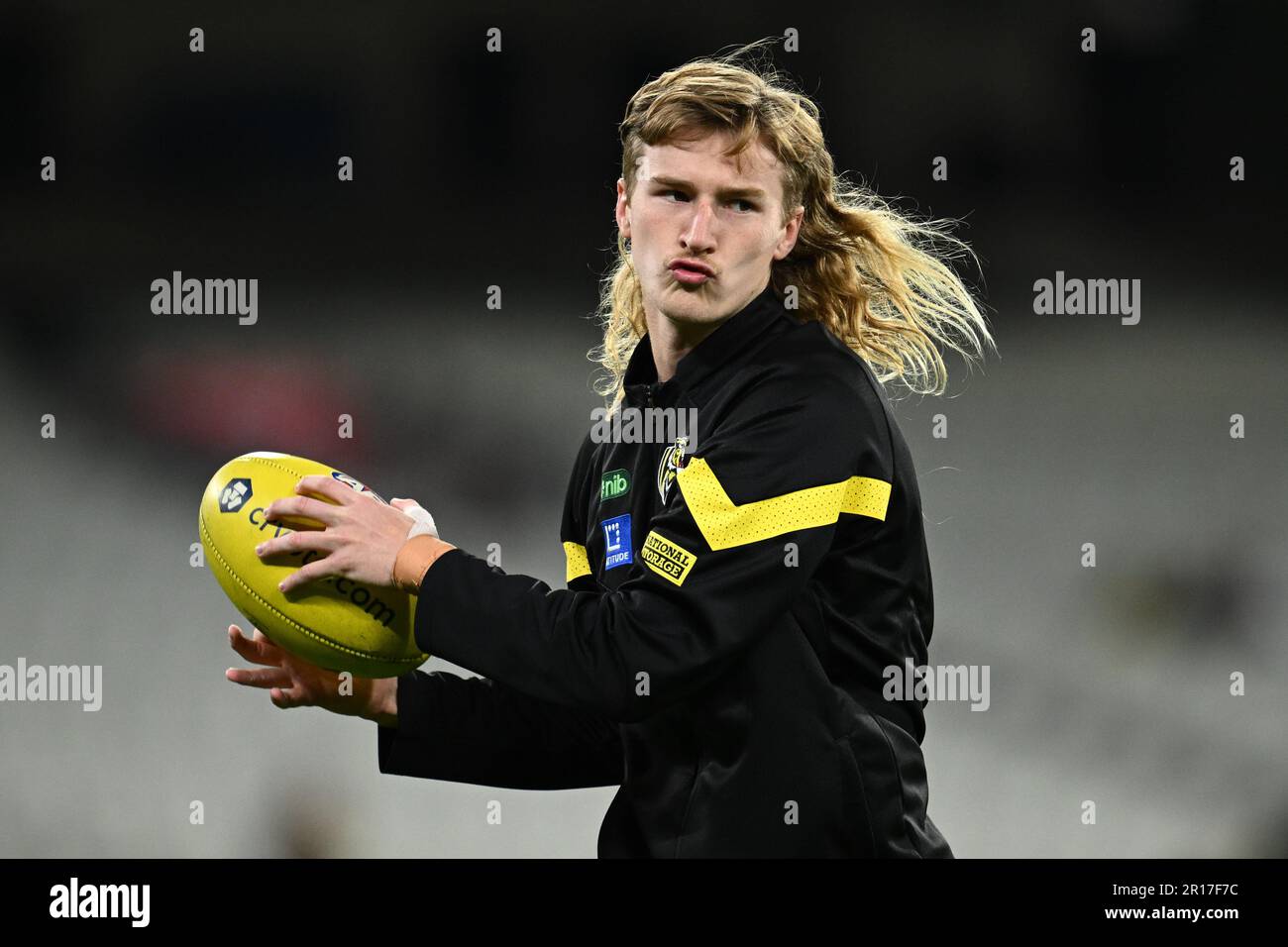 Hugo Ralphsmith, de Richmond, se réchauffe lors du match de l'AFL Round ...