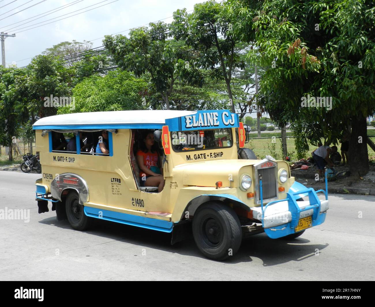 Les Philippines, Angeles: L'omniprésent Jeepney, à l'origine un Jeep ex ...
