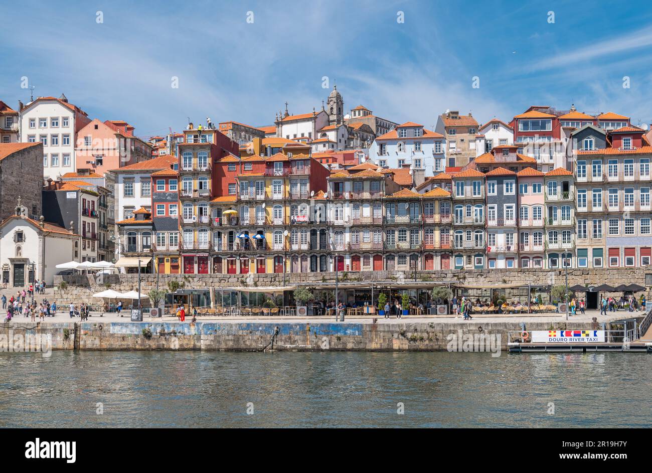 Porto, Portugal - 17 avril 2023 : les architectures du quartier de ...
