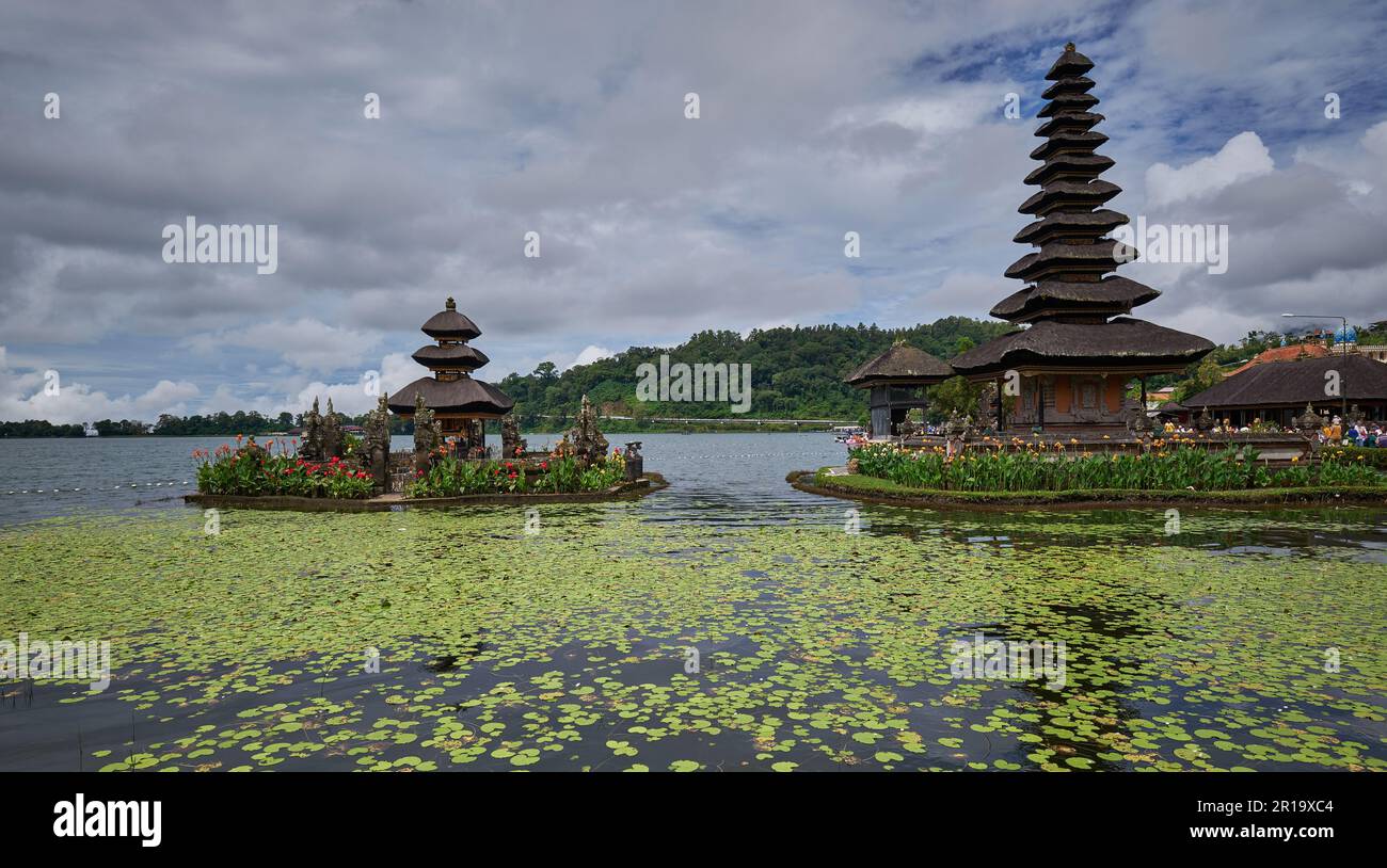 Pura Ulun Danu Beratan (Pura Ulun Danu Bratan ou Pura Bratan ) qui est ...