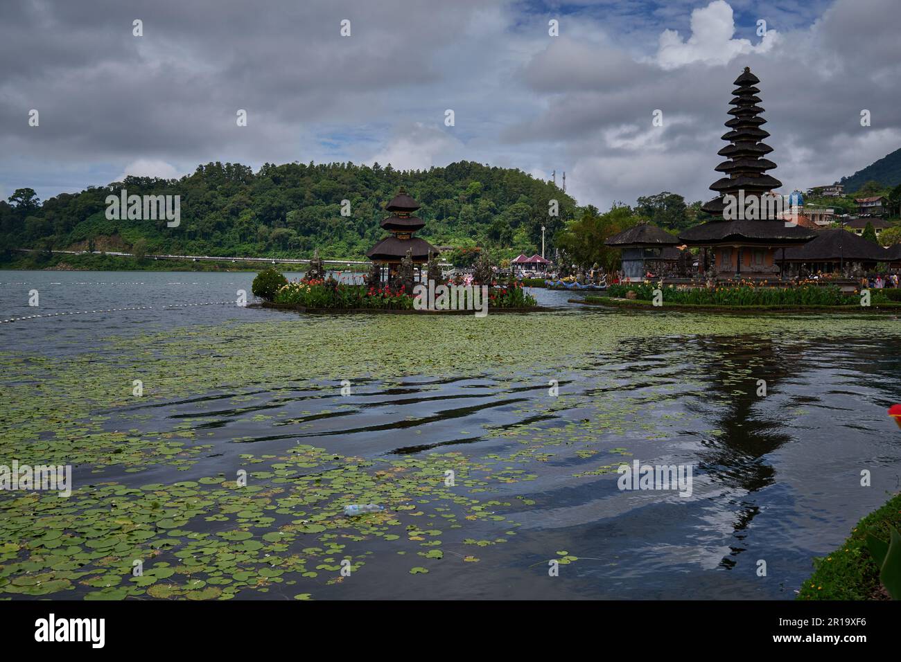 Pura Ulun Danu Beratan (Pura Ulun Danu Bratan ou Pura Bratan ) qui est ...