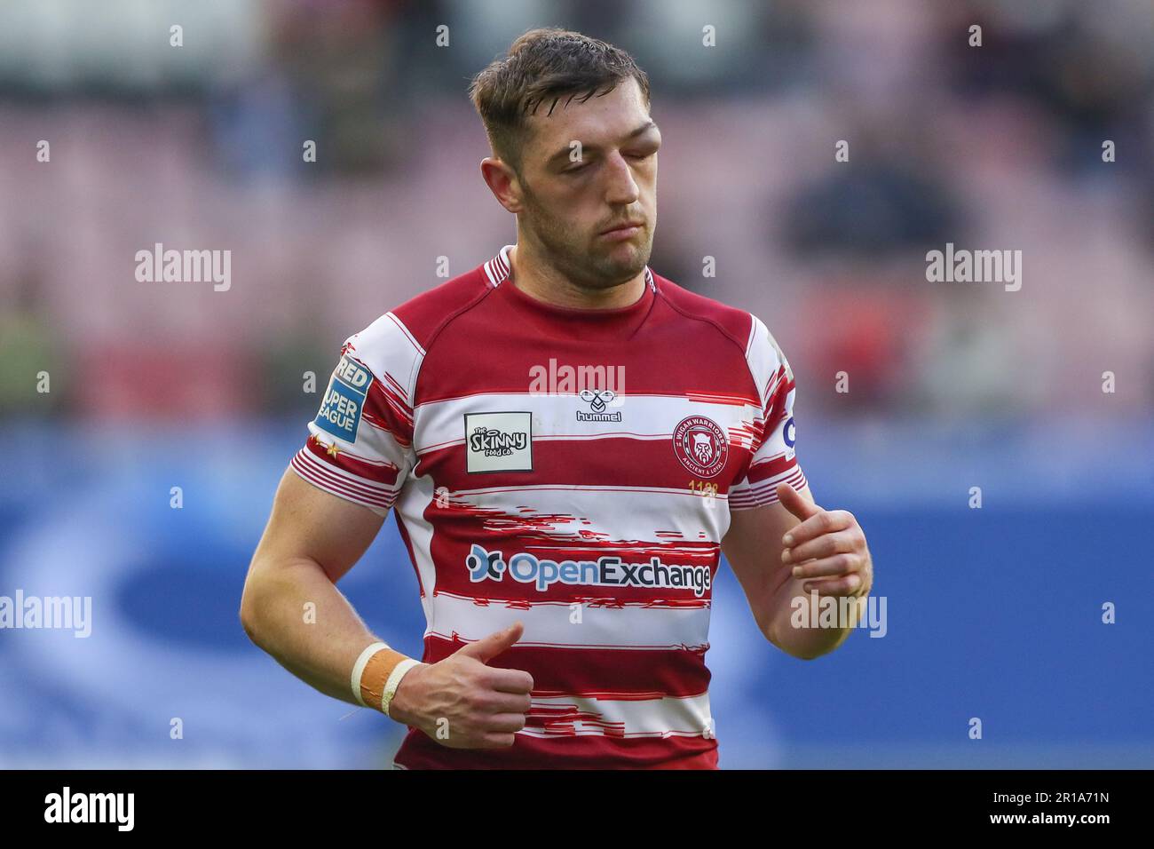 Jake Wardle #4 de Wigan Warriors avec un œil gonflé pendant le match de ...