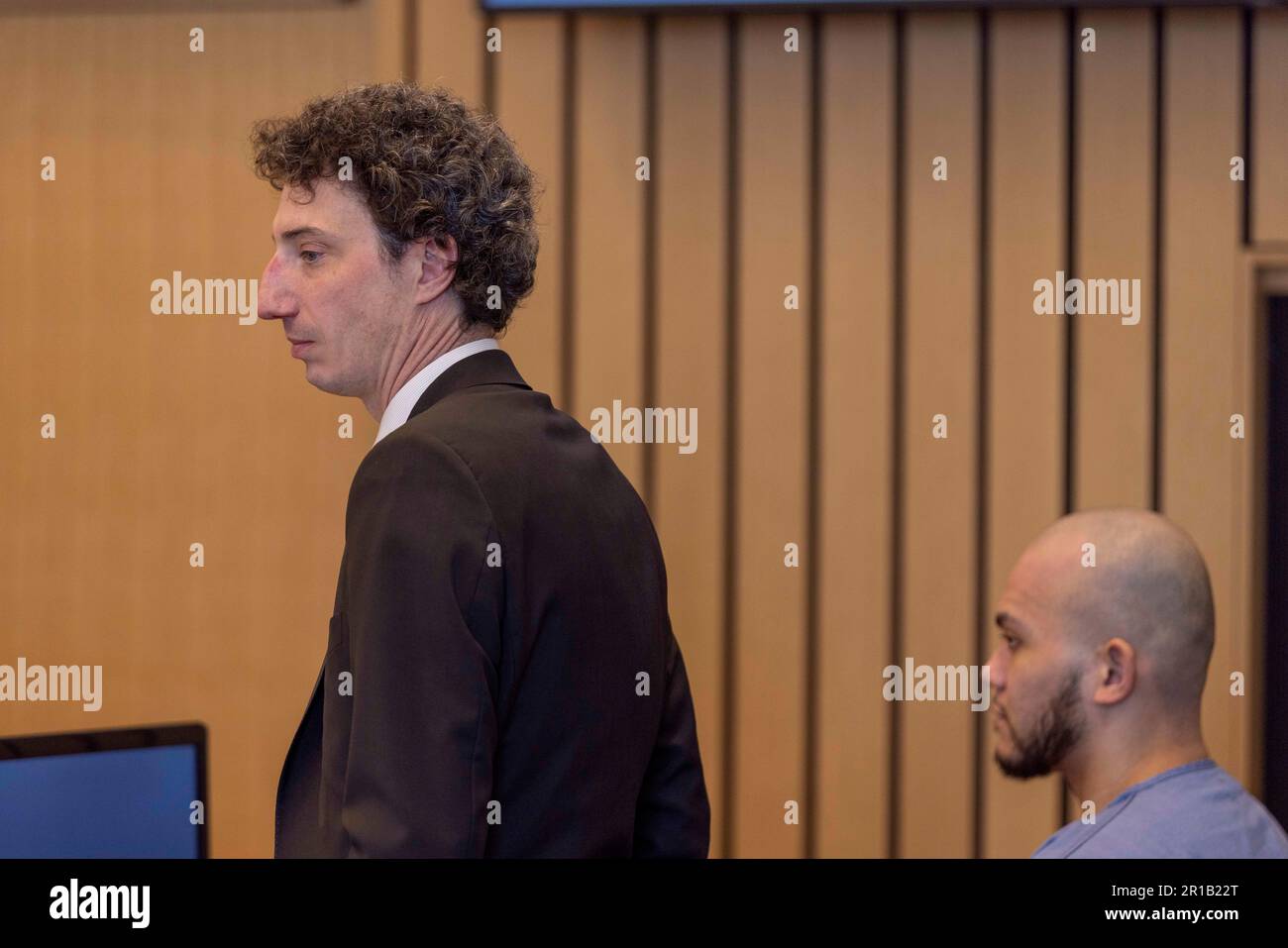 Tusitala Toese avec son avocat, Drake Durham. Tusitala (« minuscule ...