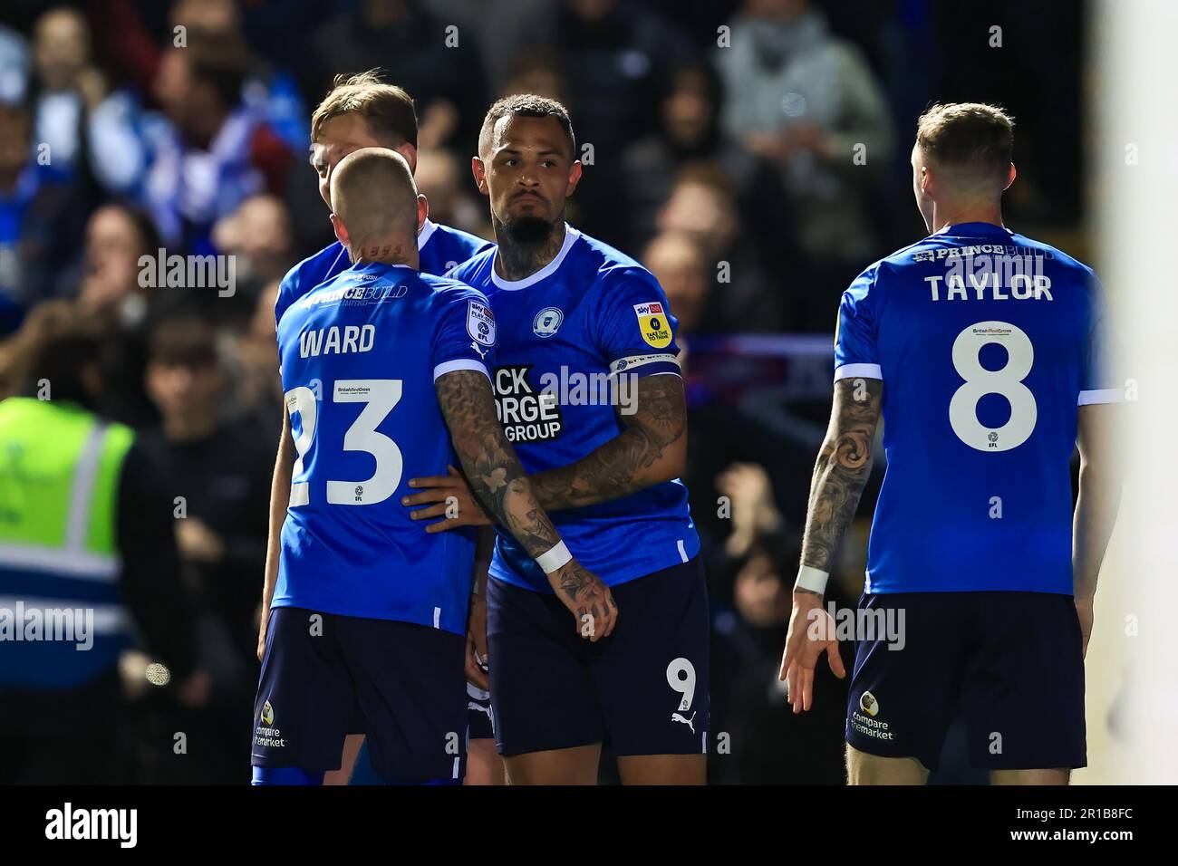 Jonson Clarke-Harris, de Peterborough United, est félicité par ses ...