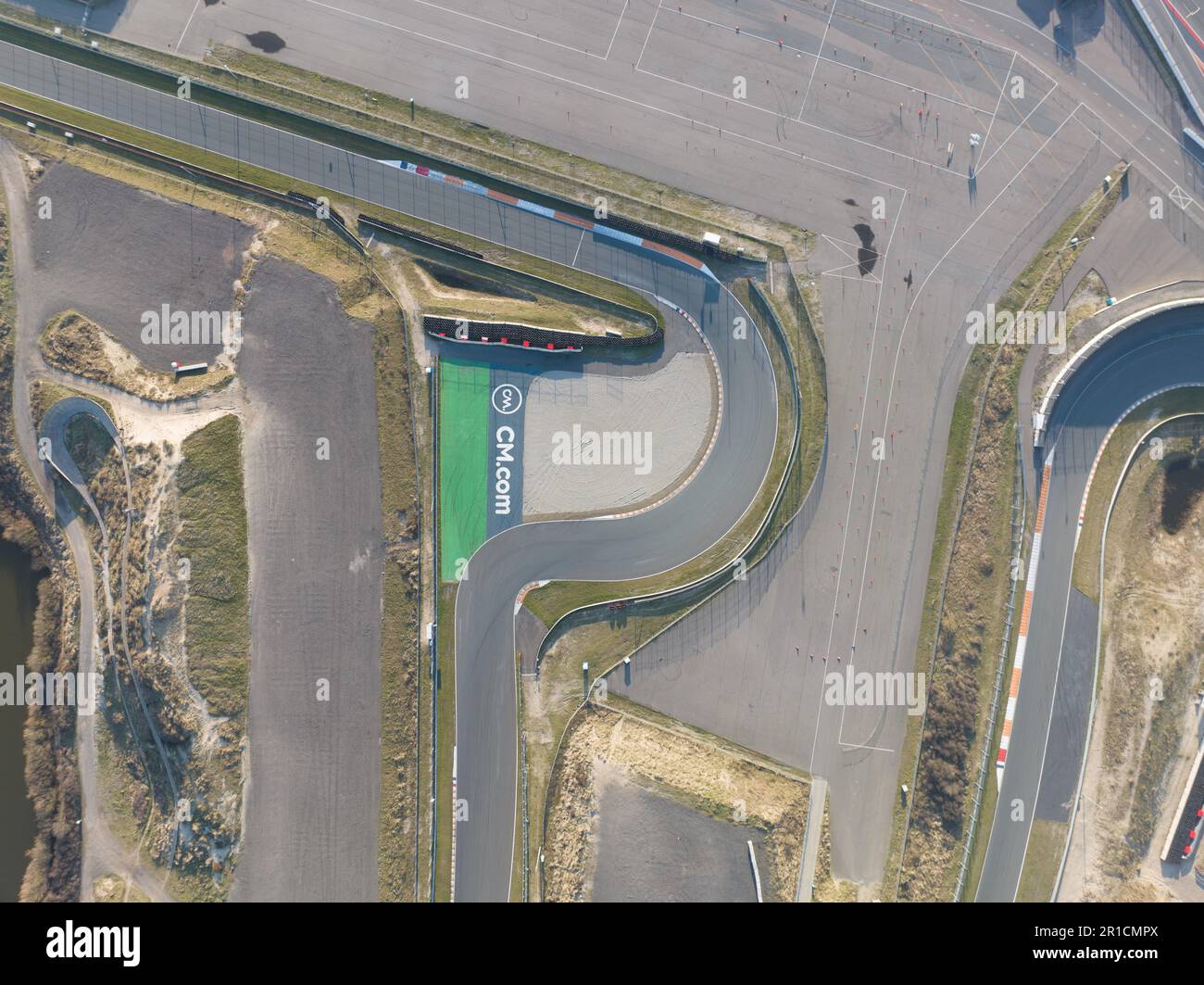 Découvrez les virages du circuit Zandvoort dans toute sa splendeur avec cette vue fascinante de ...