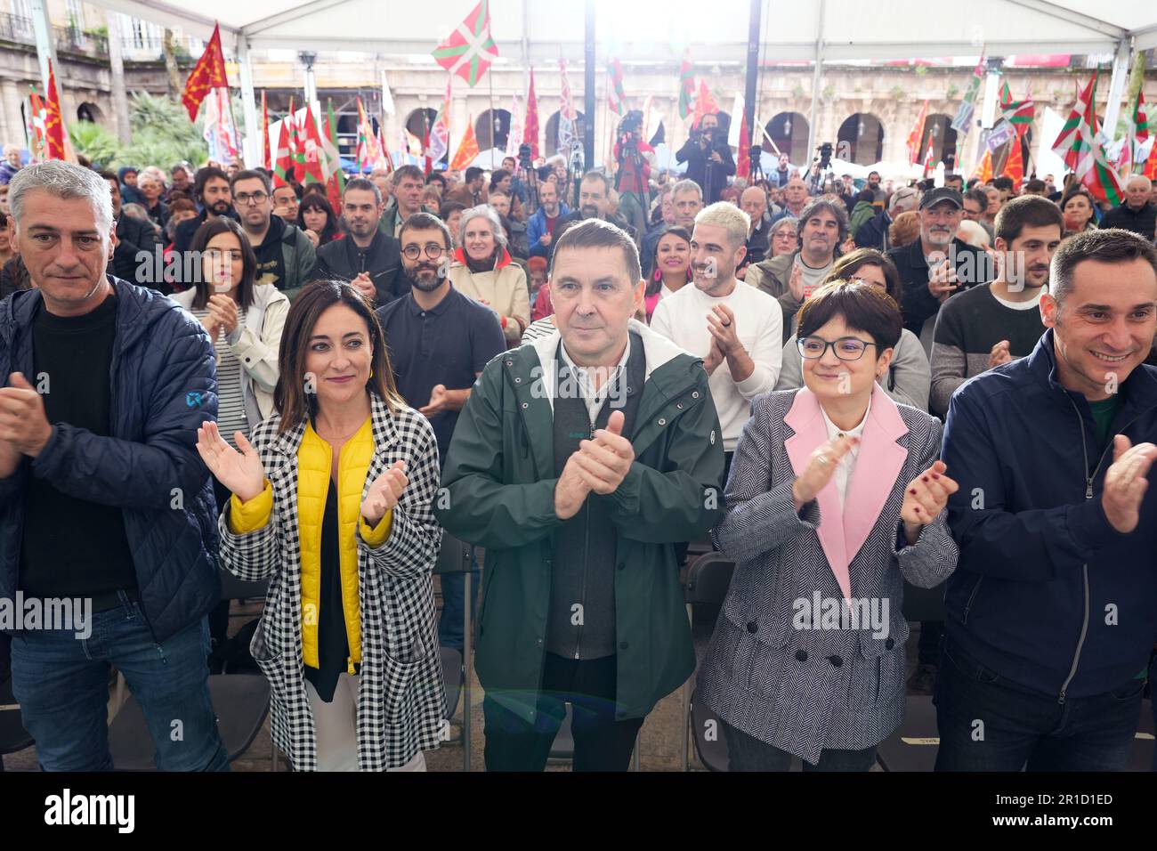 EH Bildu's candidate for Mayor of Bilbao, María del Río (2r); EH Bildu ...