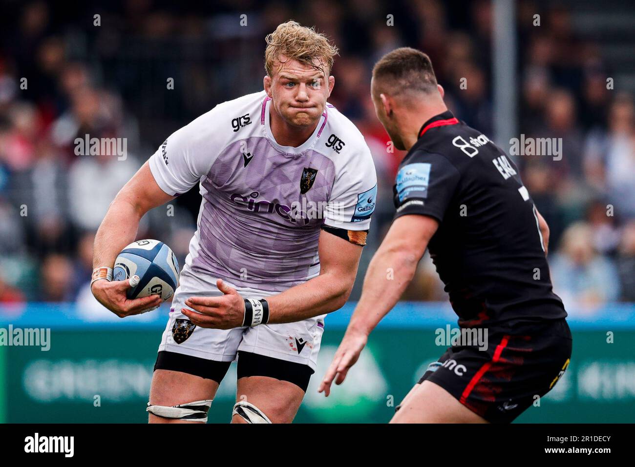 David Ribbans de Northampton (au centre) avec Ben Earl de Saracens lors ...