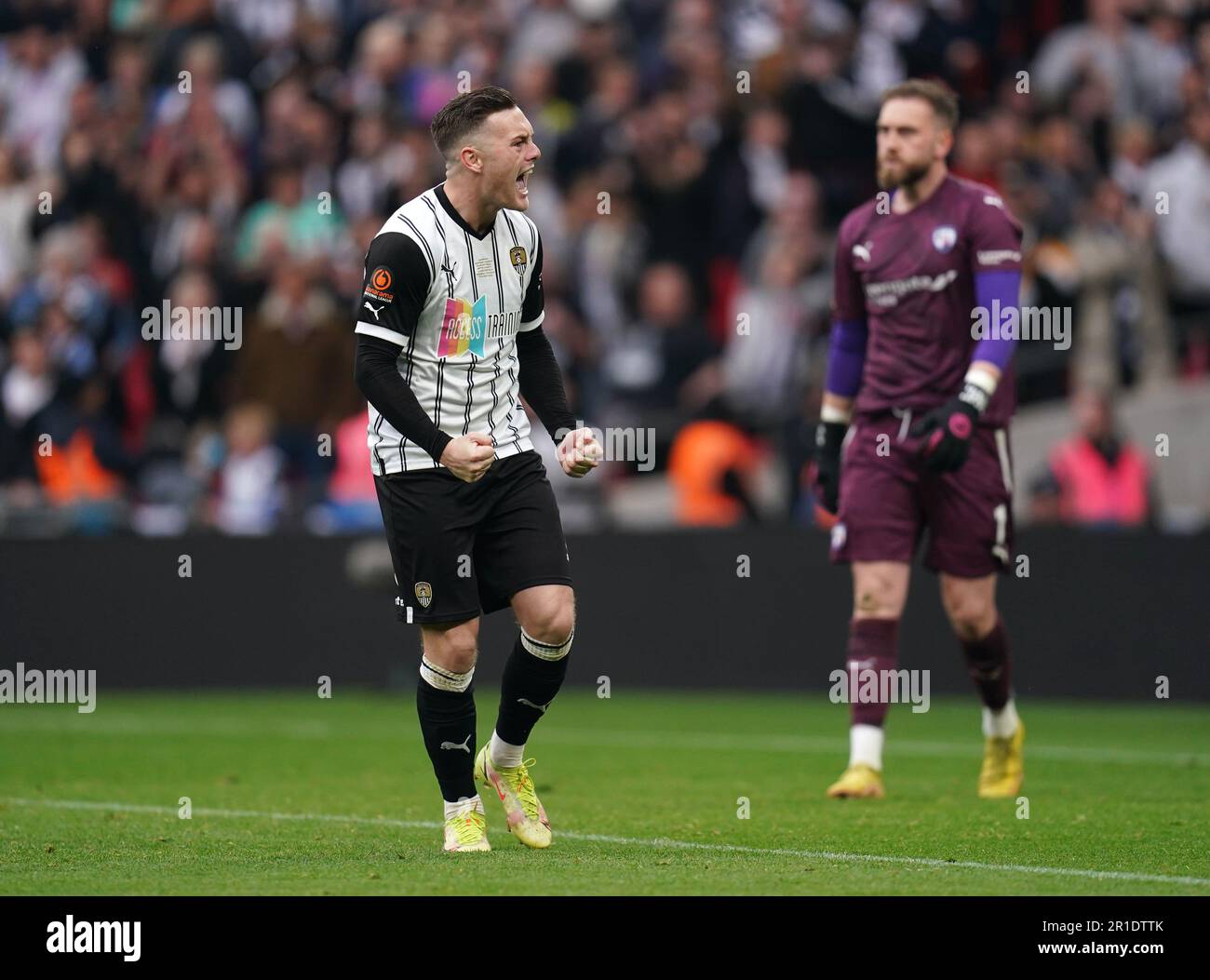 Le Macaulay Langstaff du comté de Notts célèbre les scores lors de la ...