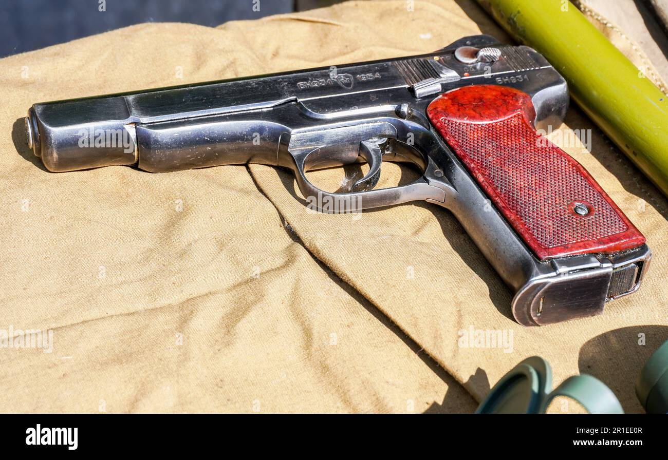 Samara, Russie - 13 mai 2023 : armes russes. Le pistolet automatique de Stechkin a été produit ...