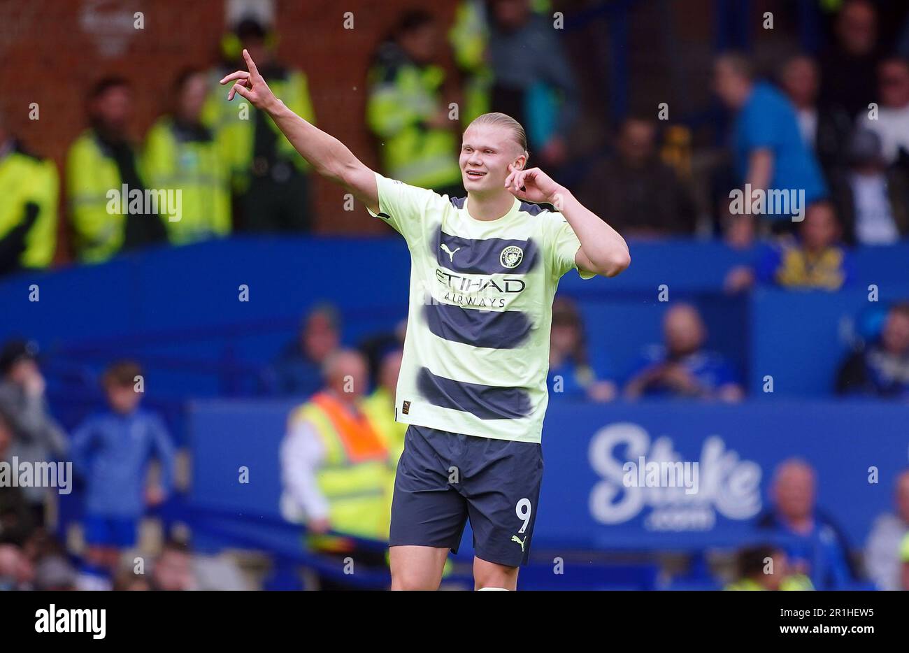 Erling Haaland, de Manchester City, célèbre le deuxième but du match de ...