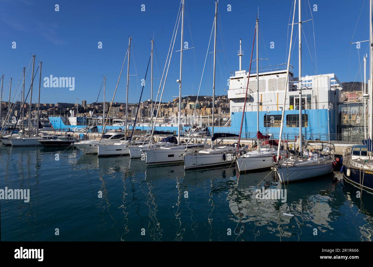 GÊNES, ITALIE, 2 FÉVRIER 2023 - le navire italien (Nave Italia) et ...